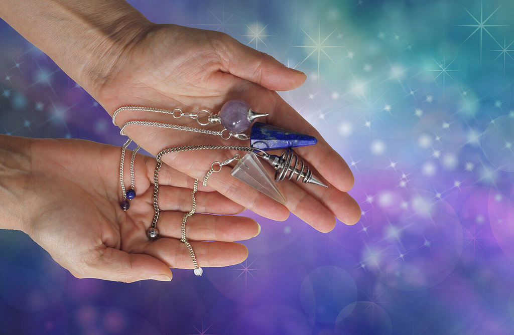 How to Use a Pendulum: A Beginner's Guide to Unlock Your Inner Wisdom ...